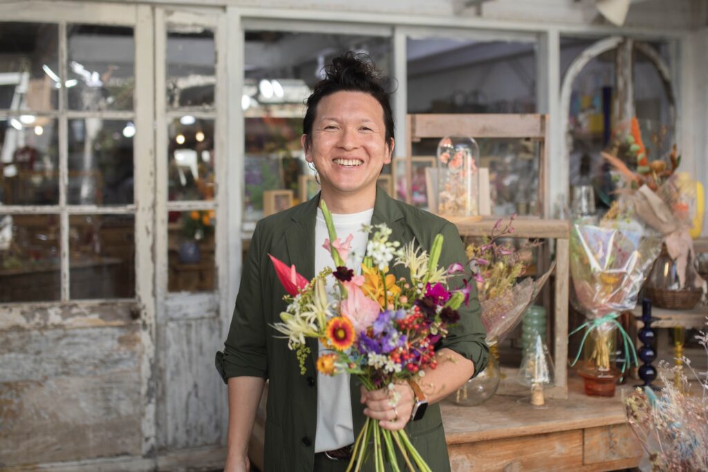 “世界で最も人生を彩るお花屋さん”を目指して。tomoni flower（トモニフラワー）橋田智彰 | EIMONS®︎[エイモンズ]/ 高知メディア